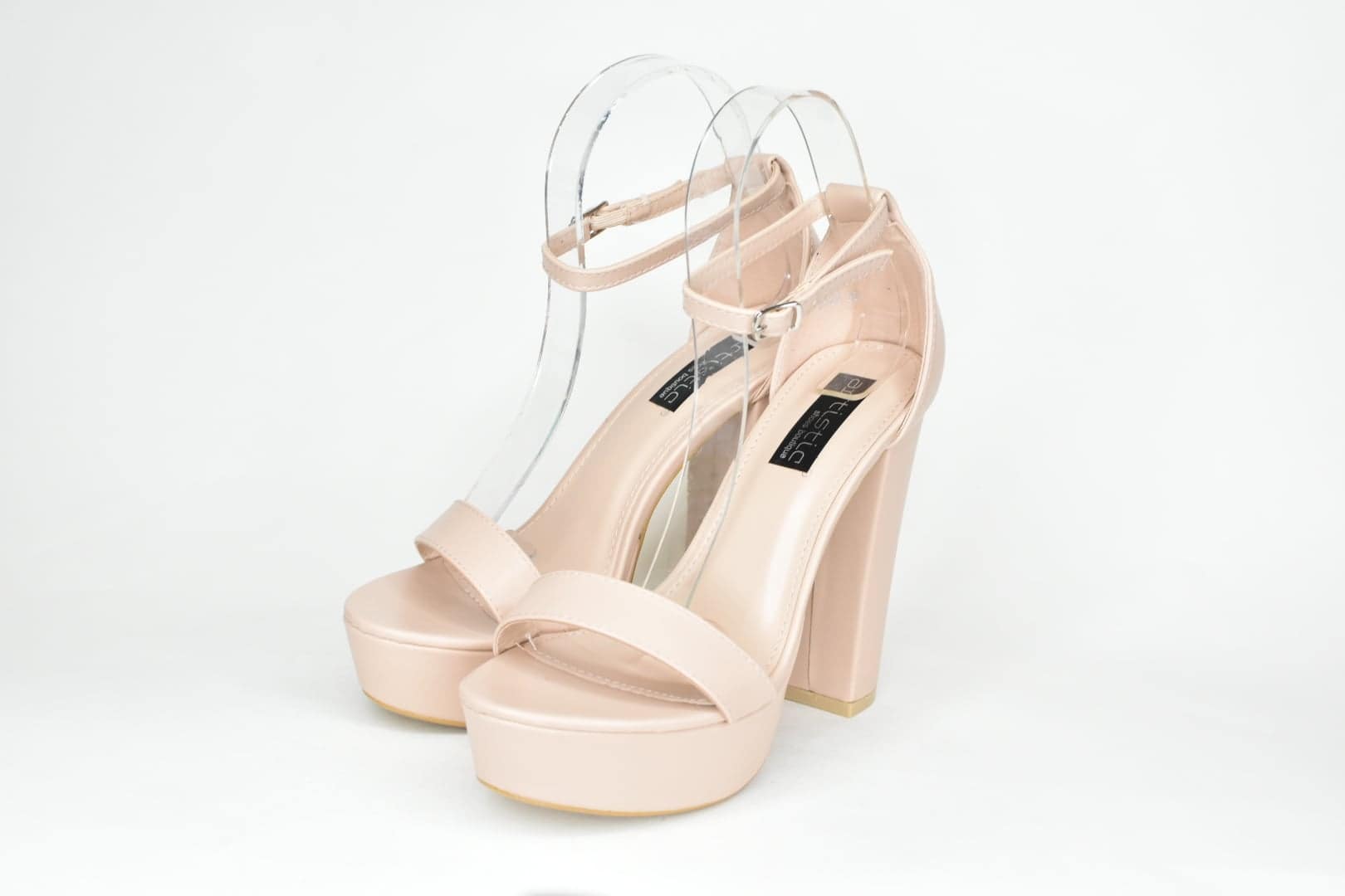 Πεδιλα με Φαρδυ Τακουνι Μεγαλη Φιαπα/ Κλειστη Φτερνα/Μπεζ – ARTISTIC